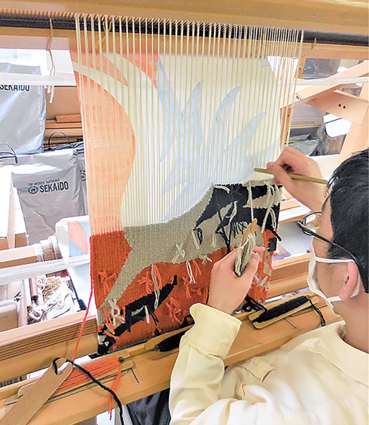 障害児を綴織･漆芸職人に 工芸技能学院 日野市の教育学校 [377482965]