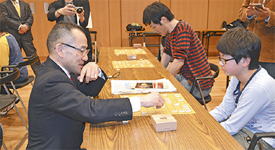 プロ棋士が大和で指導 初催しで将棋の効果強調 | 大和 | タウンニュース